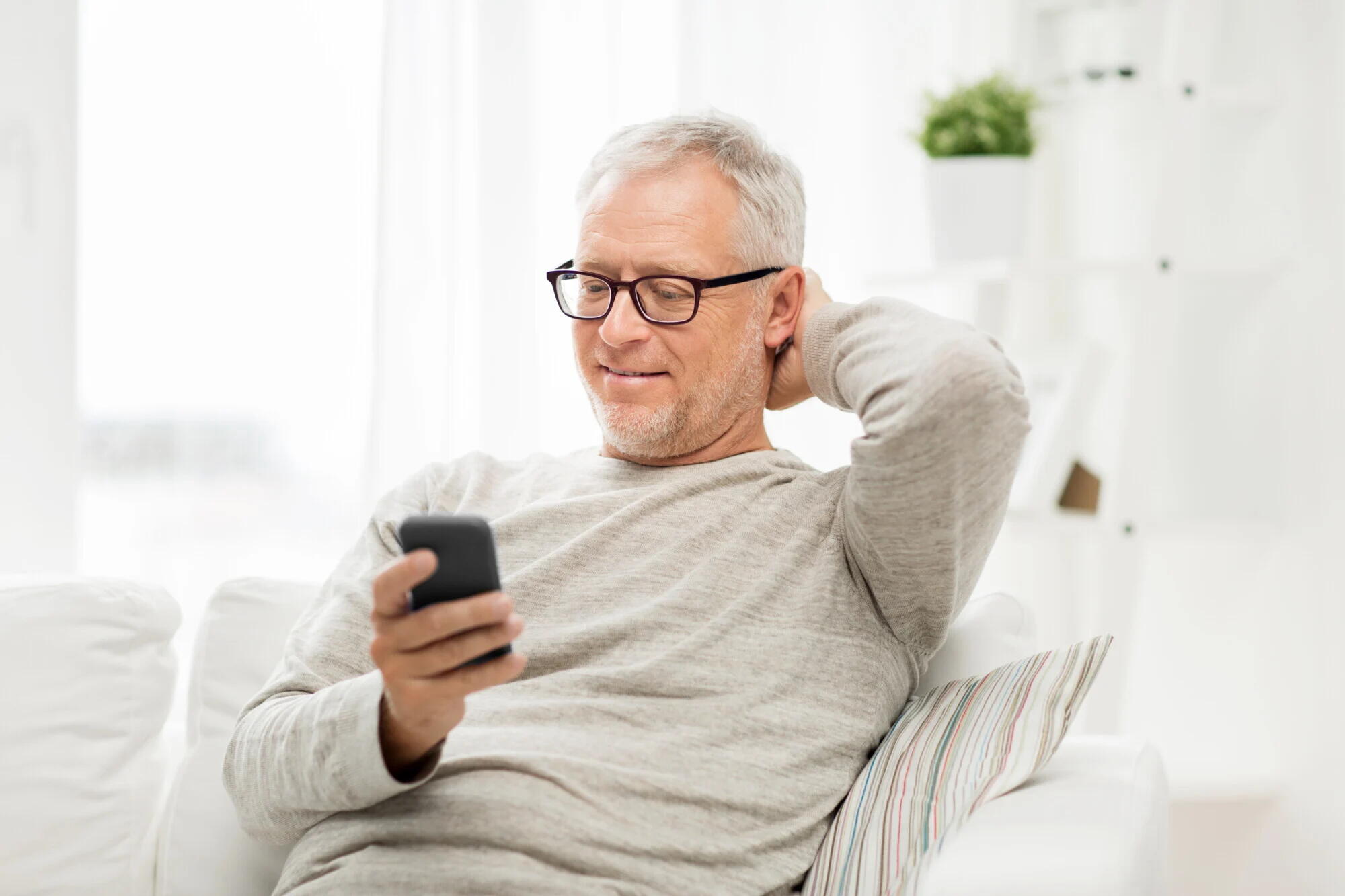 Easy Tips to Help With Smartphones for Seniors